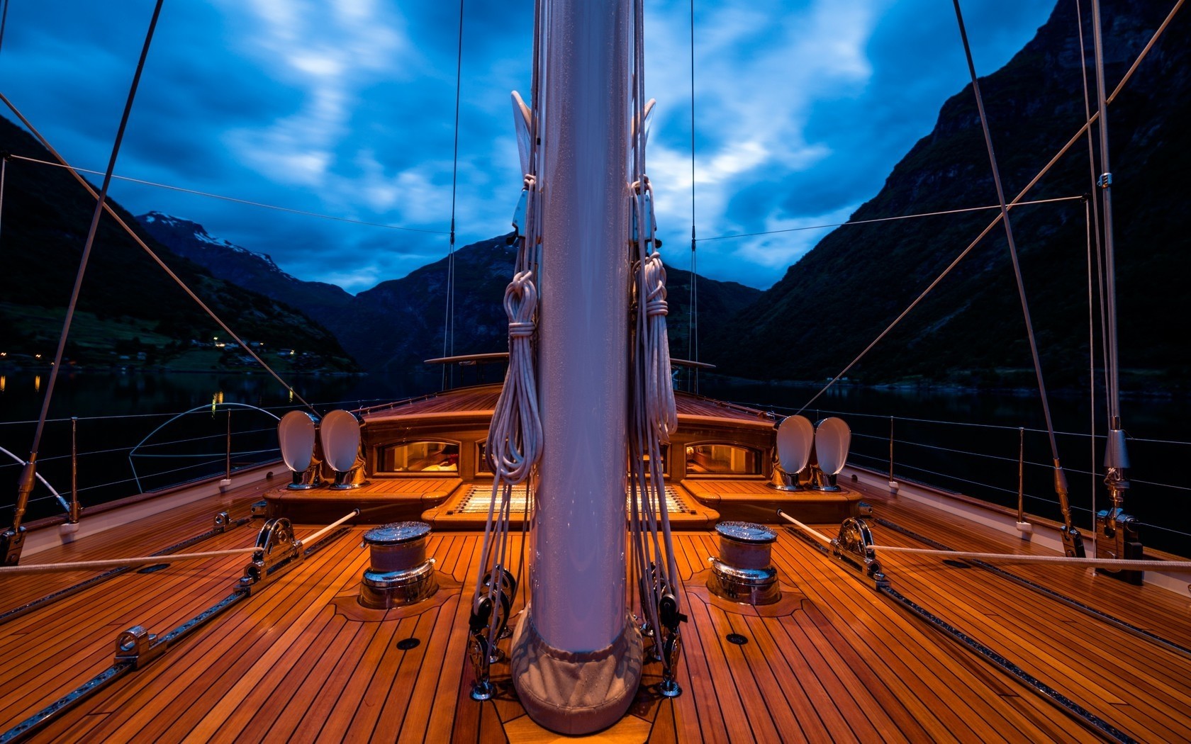 Yacht WISP, a Royal Huisman Superyacht | CHARTERWORLD Luxury Superyacht ...